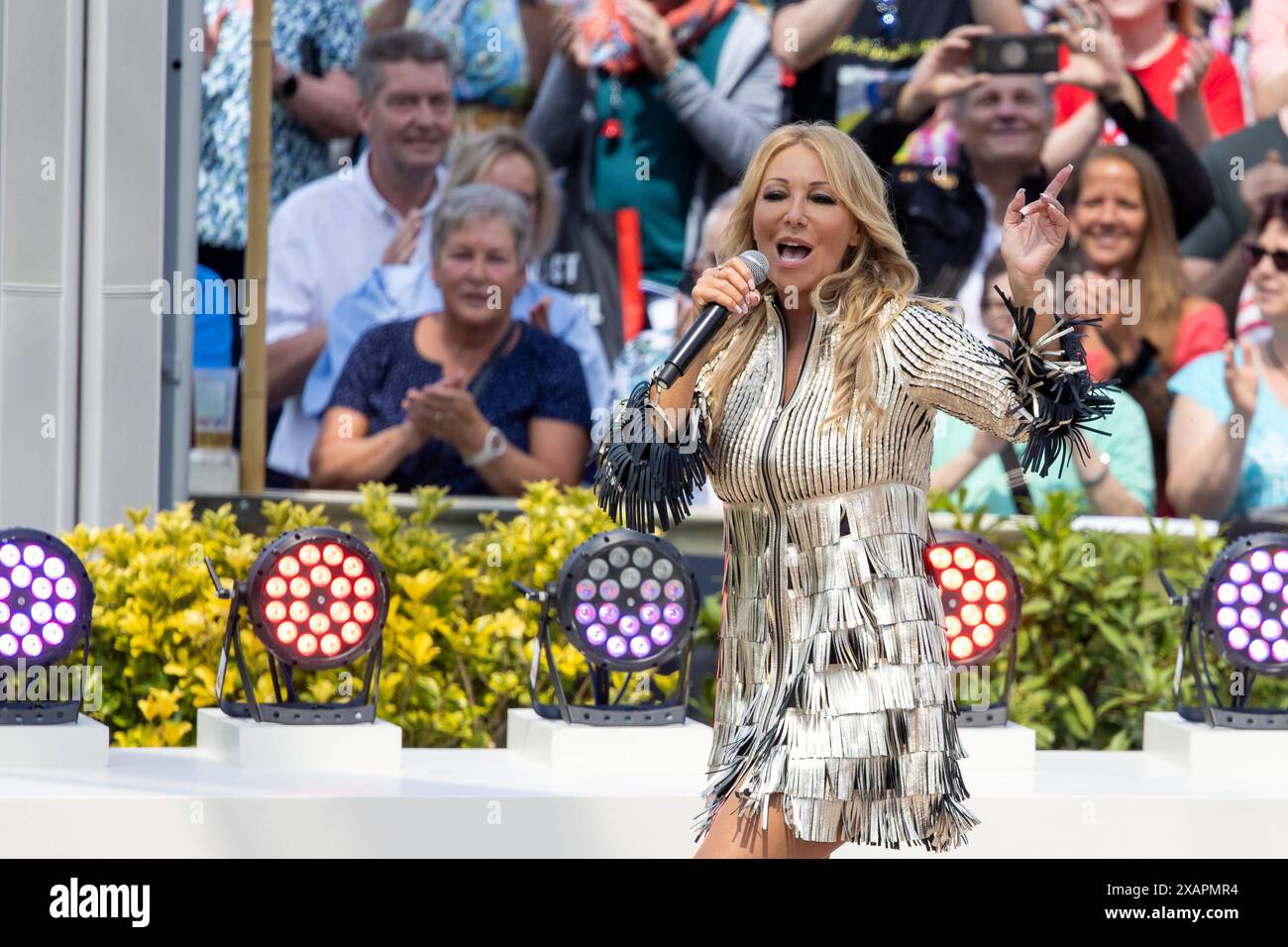 Mainz Schlagersaengerin Rosanna Rocci beim ZDF-Fernsehgarten am 26.05. ...