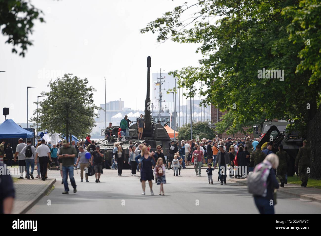Rostock, Germany. 08th June, 2024. Visitors to the Bundeswehr Day at ...