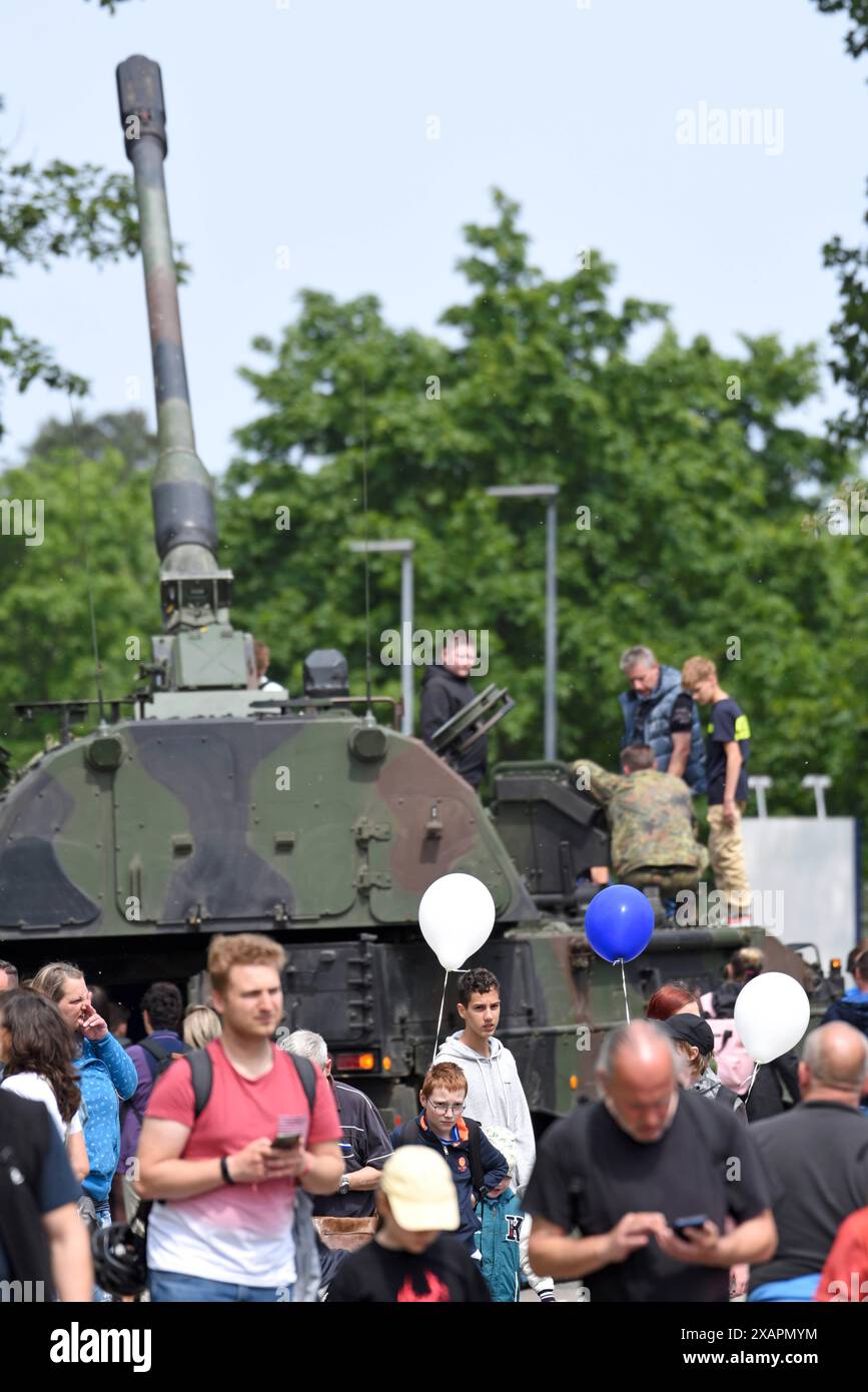 Rostock, Germany. 08th June, 2024. Visitors to the Bundeswehr Day at ...