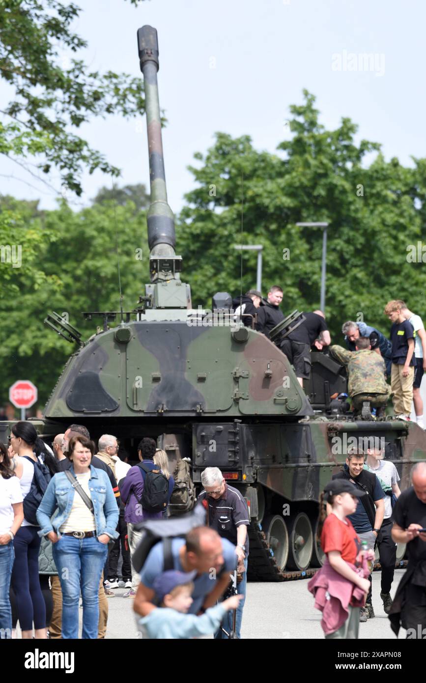 Rostock, Germany. 08th June, 2024. Visitors to the Bundeswehr Day at ...