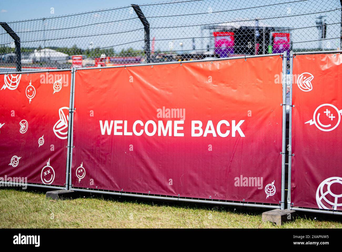 Welcome back 2024 hi-res stock photography and images - Alamy