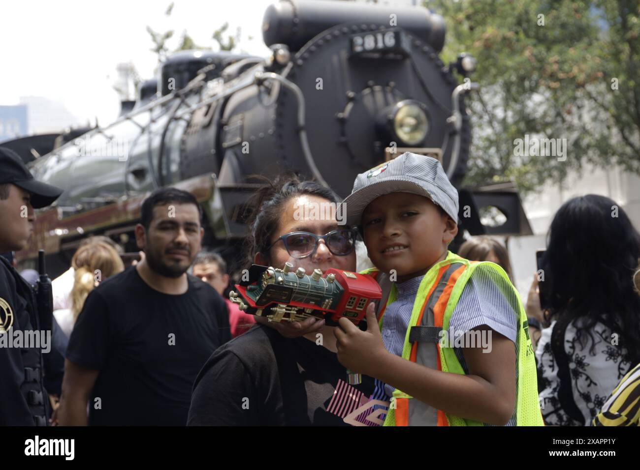 Non Exclusive: the Empress 2816 steam locomotive that the CPKC company ...