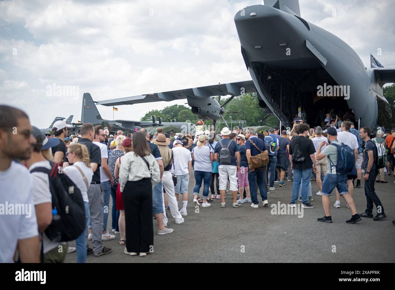 08 June 2024, Brandenburg, Schönefeld: Visitors queue at an A400M of the German Air Force during ...