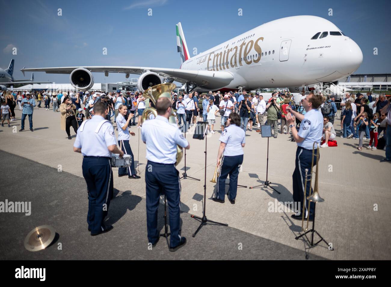 08 June 2024, Brandenburg, Schönefeld: Members of the United Airforce in Europe Band play in ...