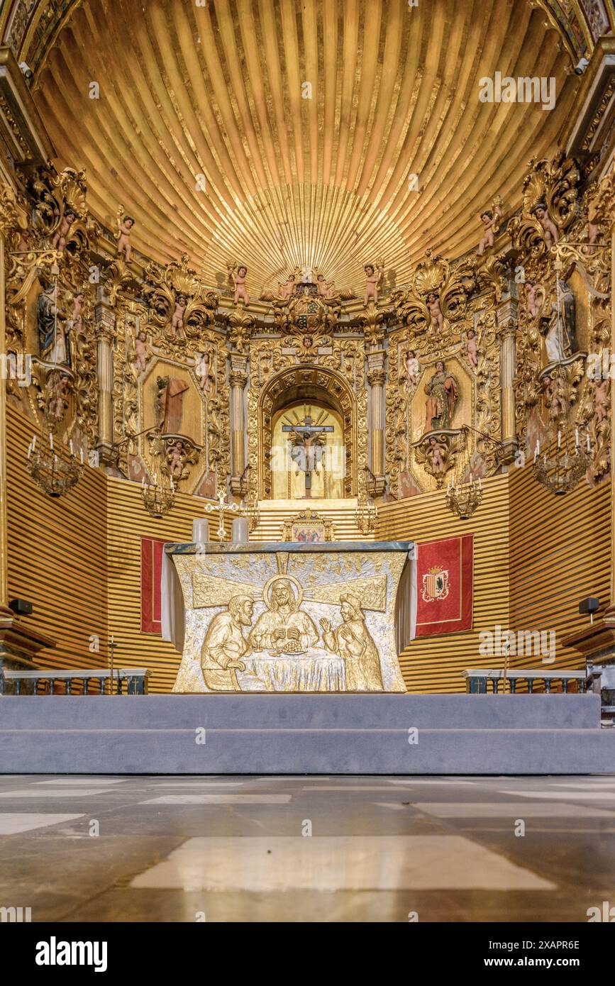 Altar and altarpiece of the Mysteries of the Rosary by Nicolas Borras ...