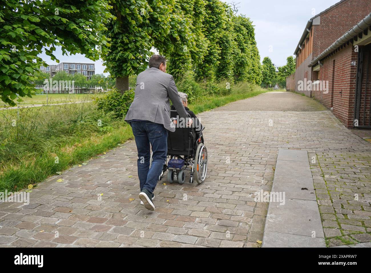 Man pushing woman wheelchair hi-res stock photography and images - Alamy