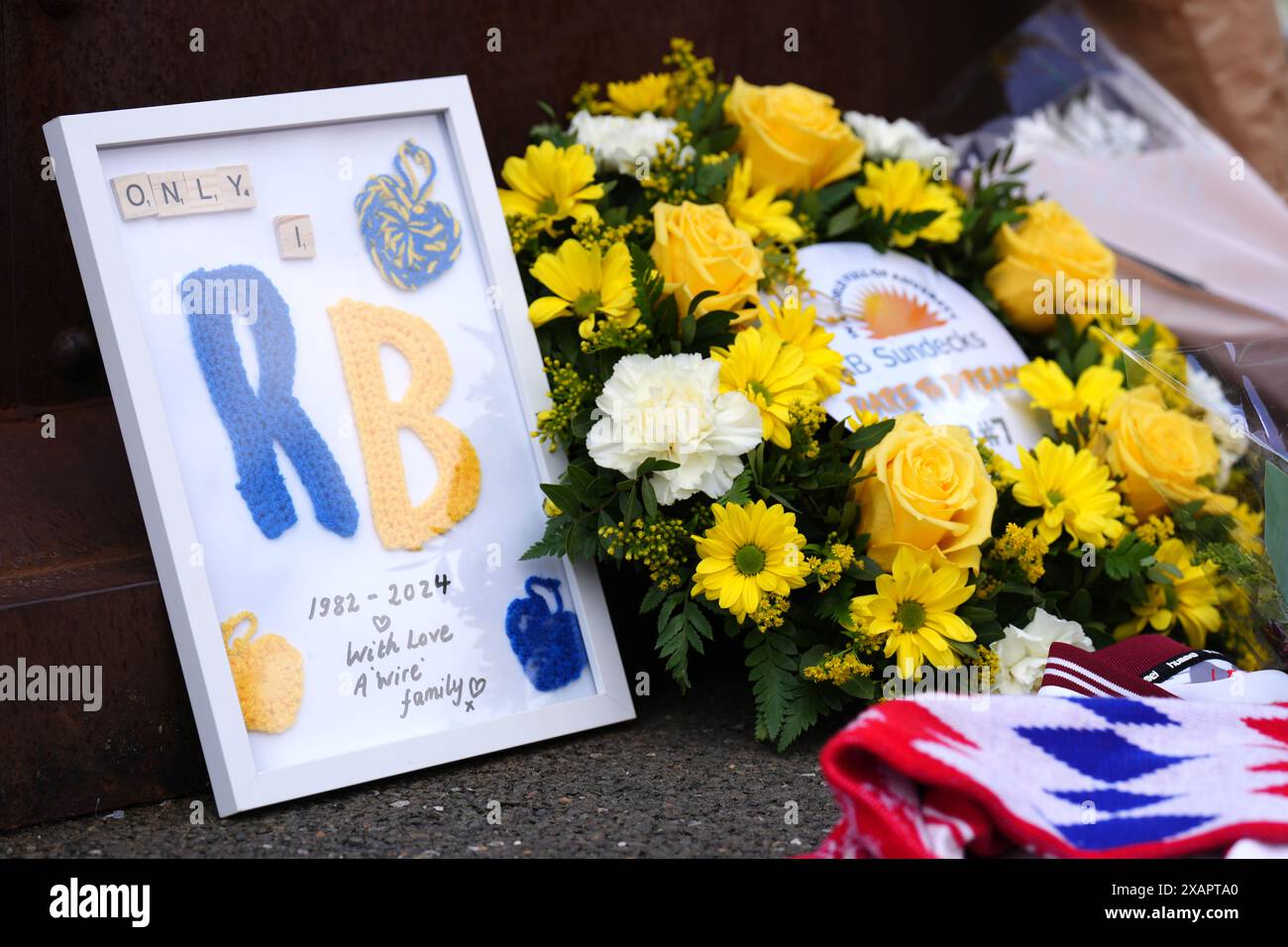 Tributes for former Leeds Rhinos player Rob Burrow outside the stadium ...