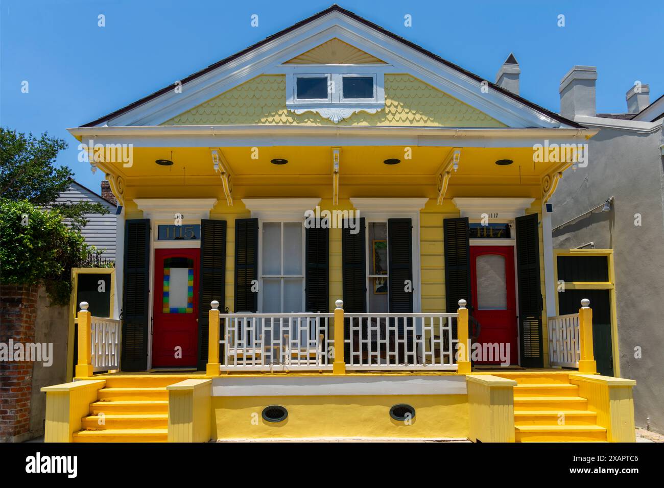 Shotgun type house in French Quarter, New Orleans’ historic townhouse ...
