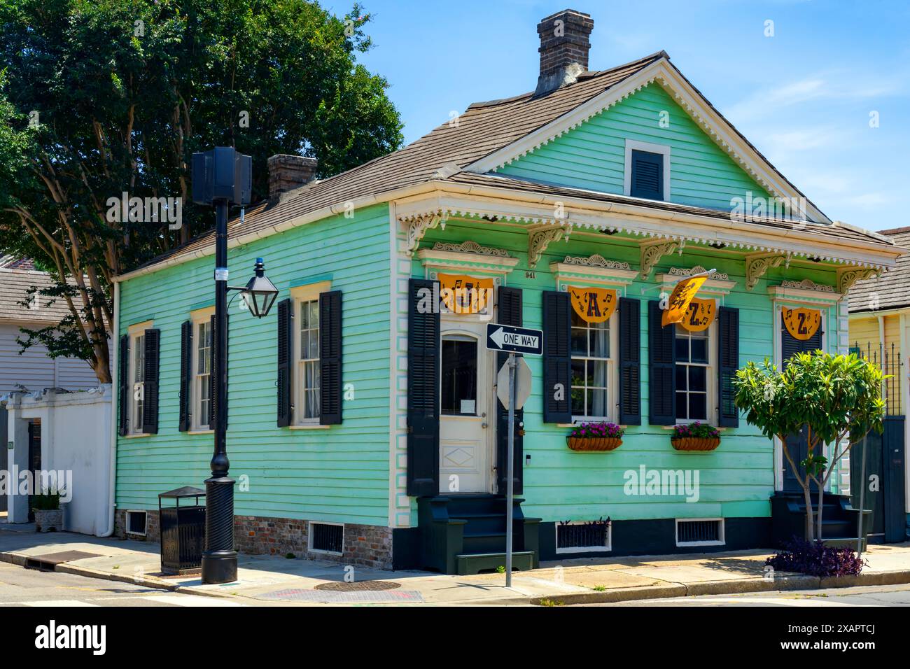 Italianate style of townhouse, in French Quarter, Rue St, Ann, New ...