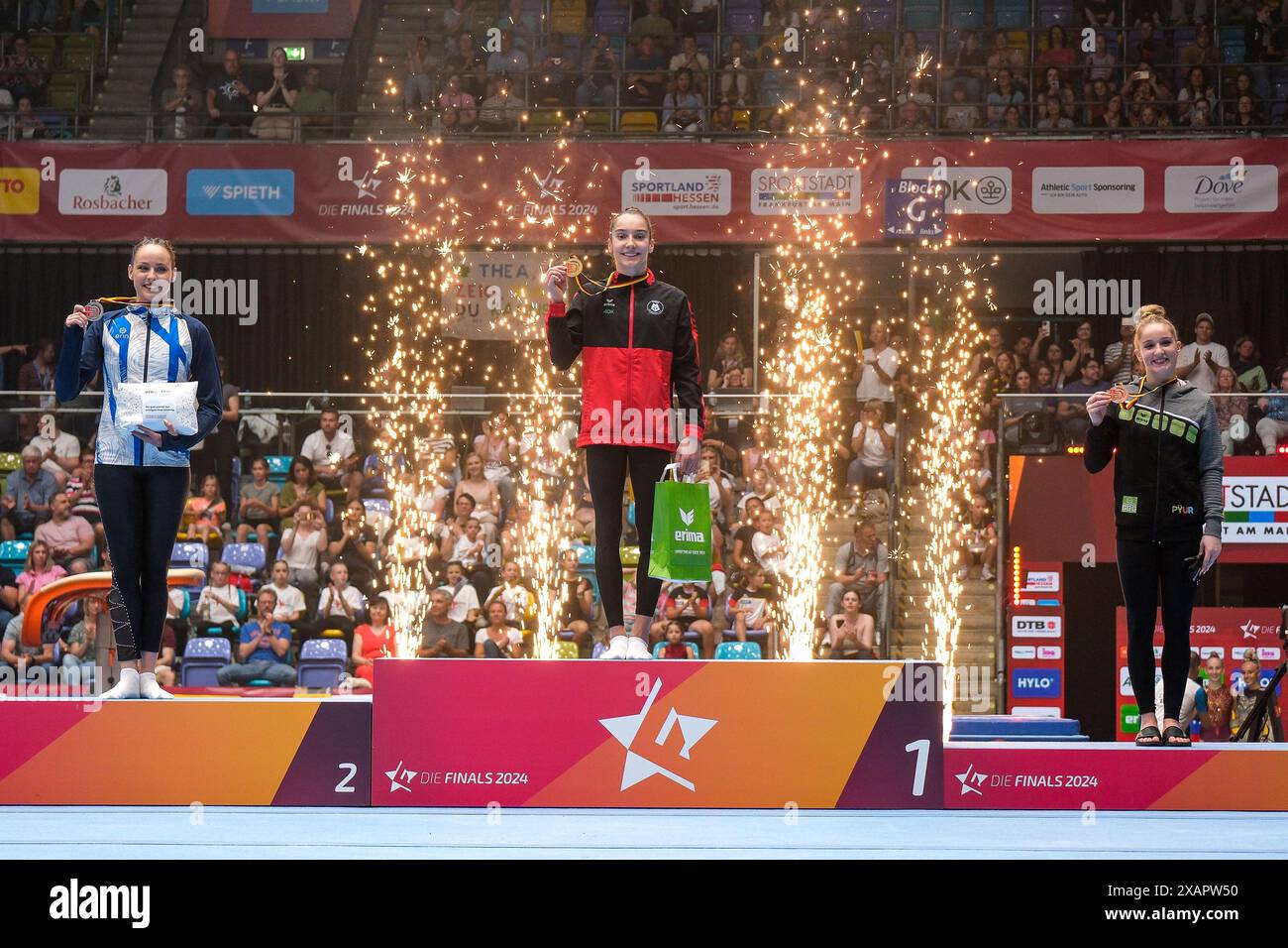 Sarah Voss (TZ DSHS Koeln), Helen Kevric (MTV Stuttgart 1843), Karina ...