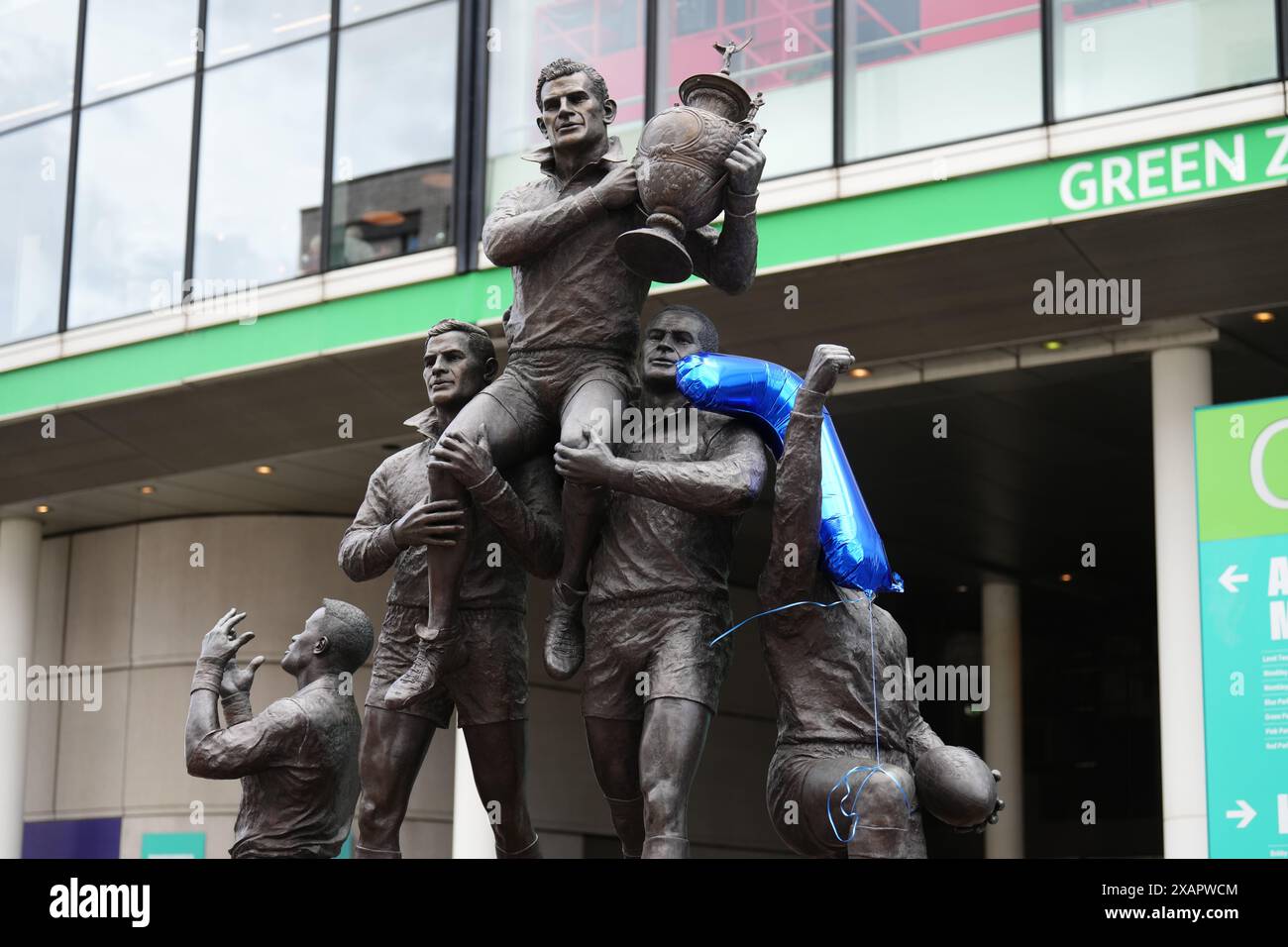 Tributes for former Leeds Rhinos player Rob Burrow with a number 7 ...