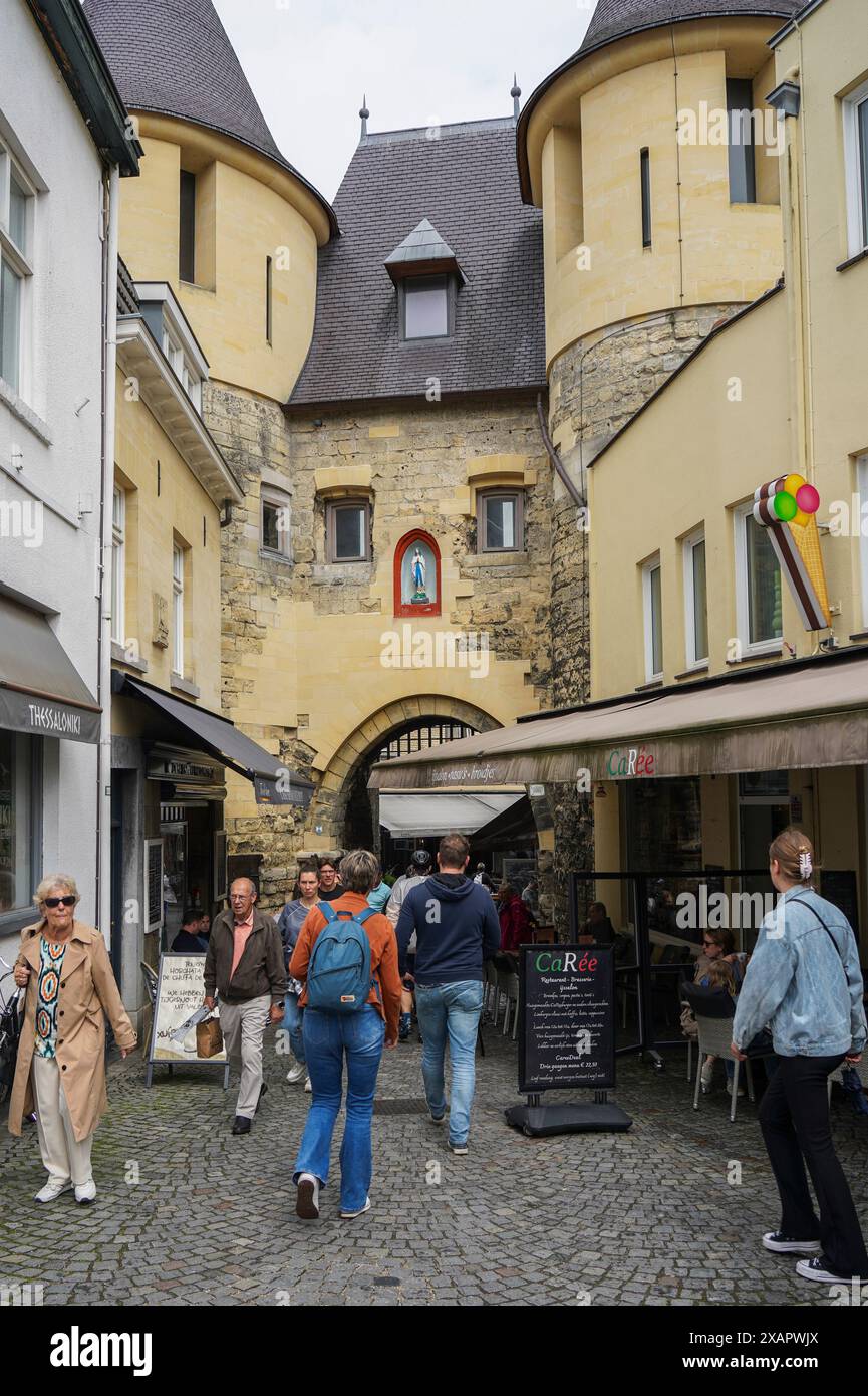 Medieval city gate Grendelpoort, in historic centre of Valkenburg ...