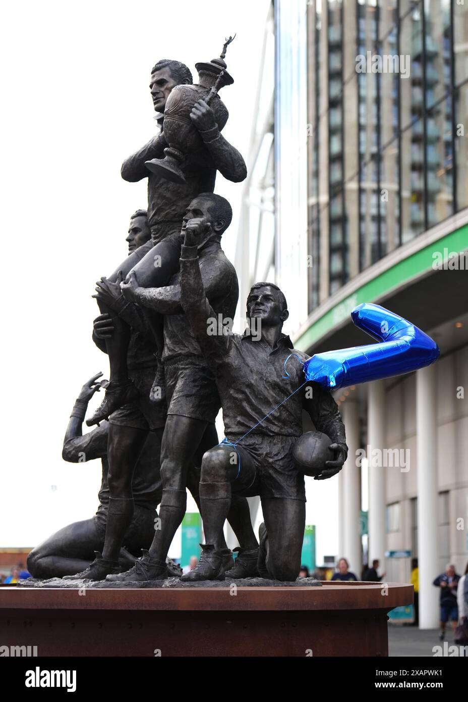 Tributes for former Leeds Rhinos player Rob Burrow with a number 7 ...