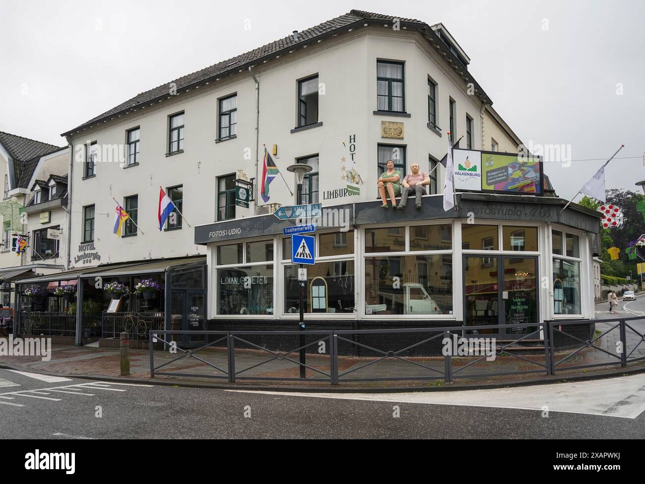 Statues, figures of everyday people sculptures by Christel and Laura ...