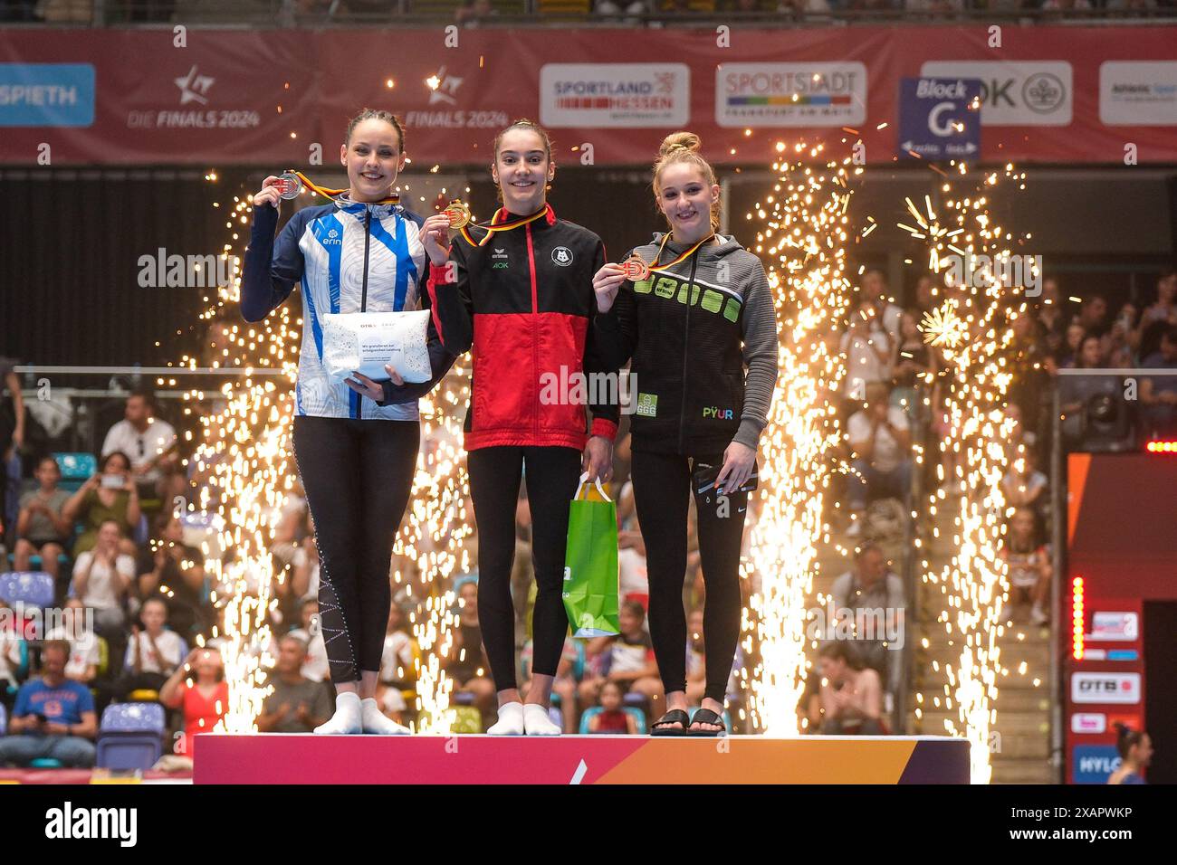 Sarah Voss (TZ DSHS Koeln), Helen Kevric (MTV Stuttgart 1843), Karina ...