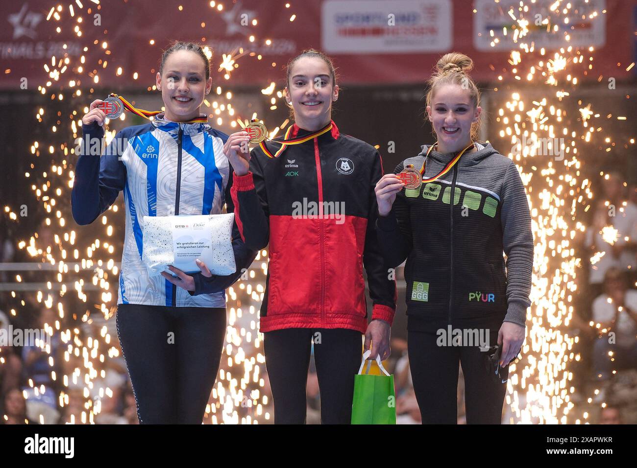 Sarah Voss (TZ DSHS Koeln), Helen Kevric (MTV Stuttgart 1843), Karina ...