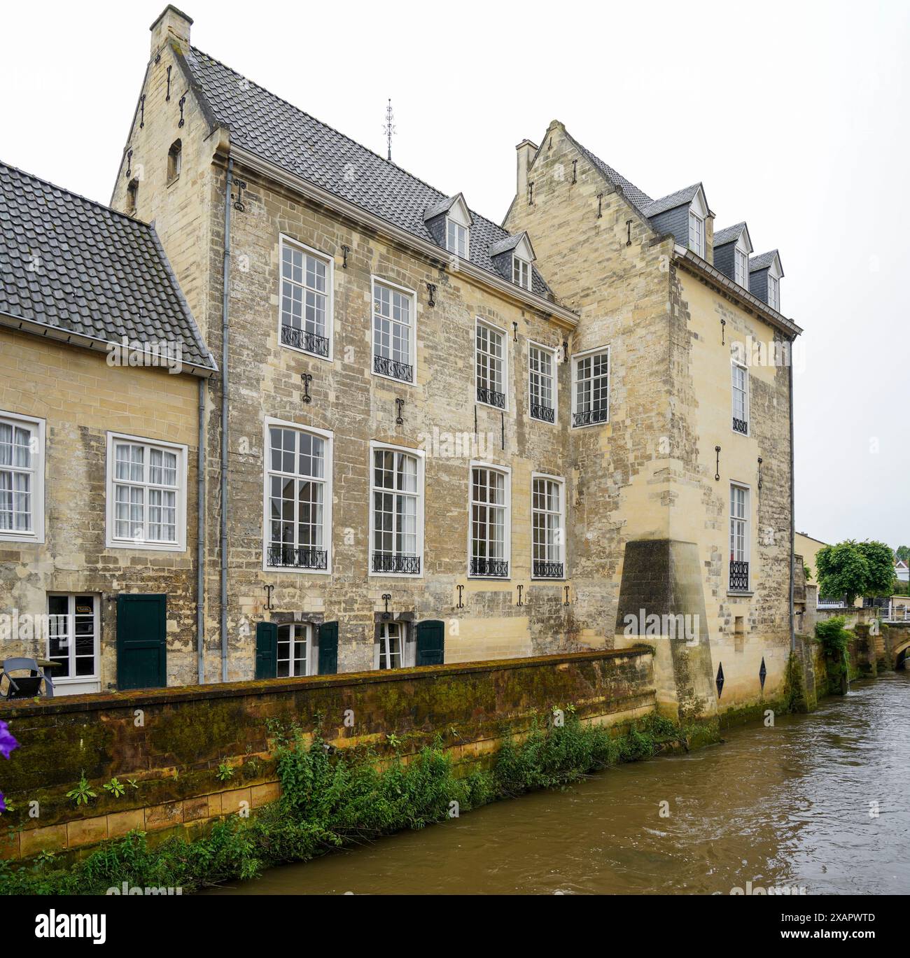 Canal de Geul in the old town of Valkenburg. Valkenburg aan de Geul in ...