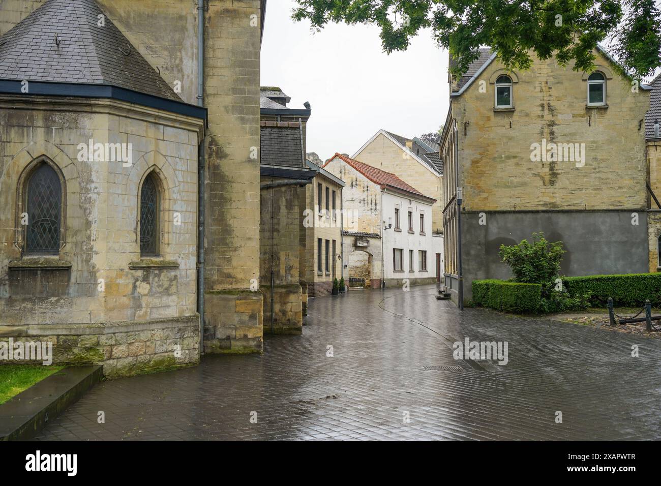 Historic centre of Valkenburg aan de Geul, authentic marlstone houses ...
