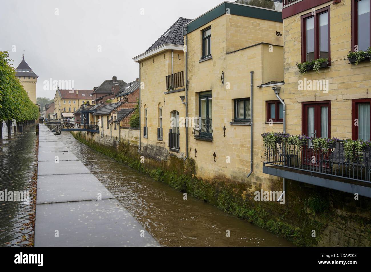Canal de Geul in the old town of Valkenburg. Valkenburg aan de Geul in ...