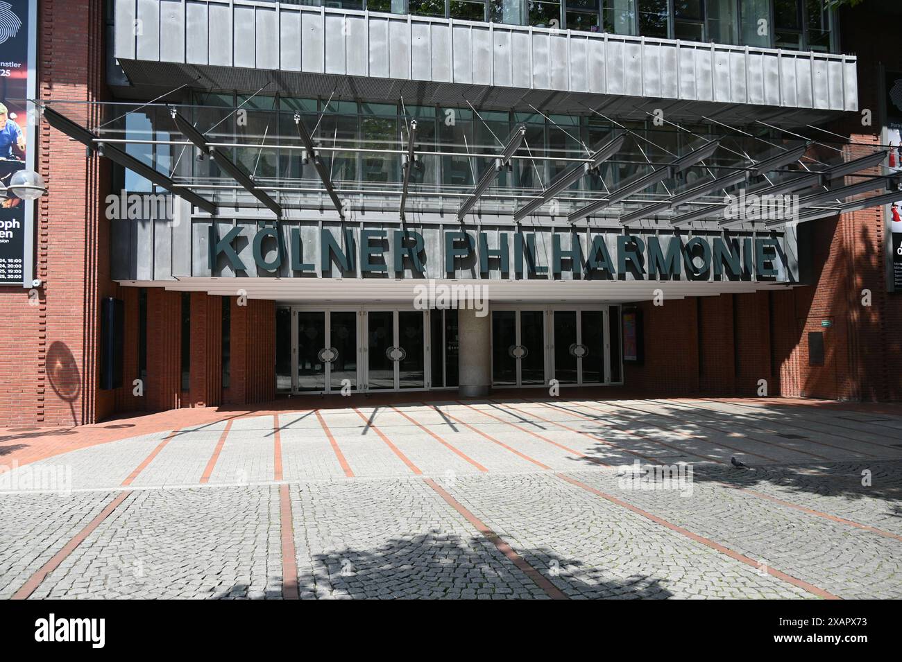 Eingang zur Kölner Philharmonie *** Entrance to the Cologne ...