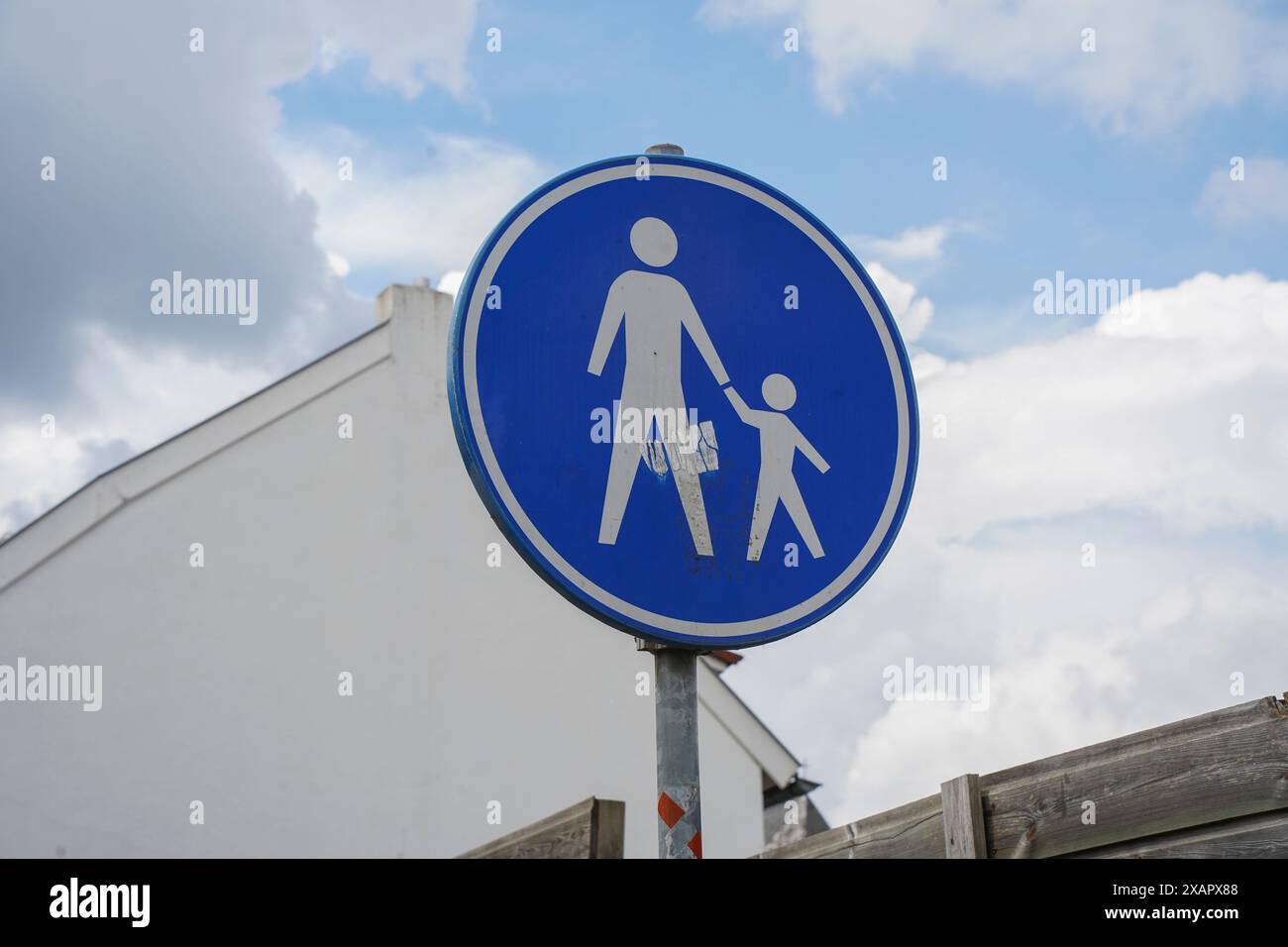 Traffic sign, pedestrian walkway path, Netherlands Stock Photo - Alamy