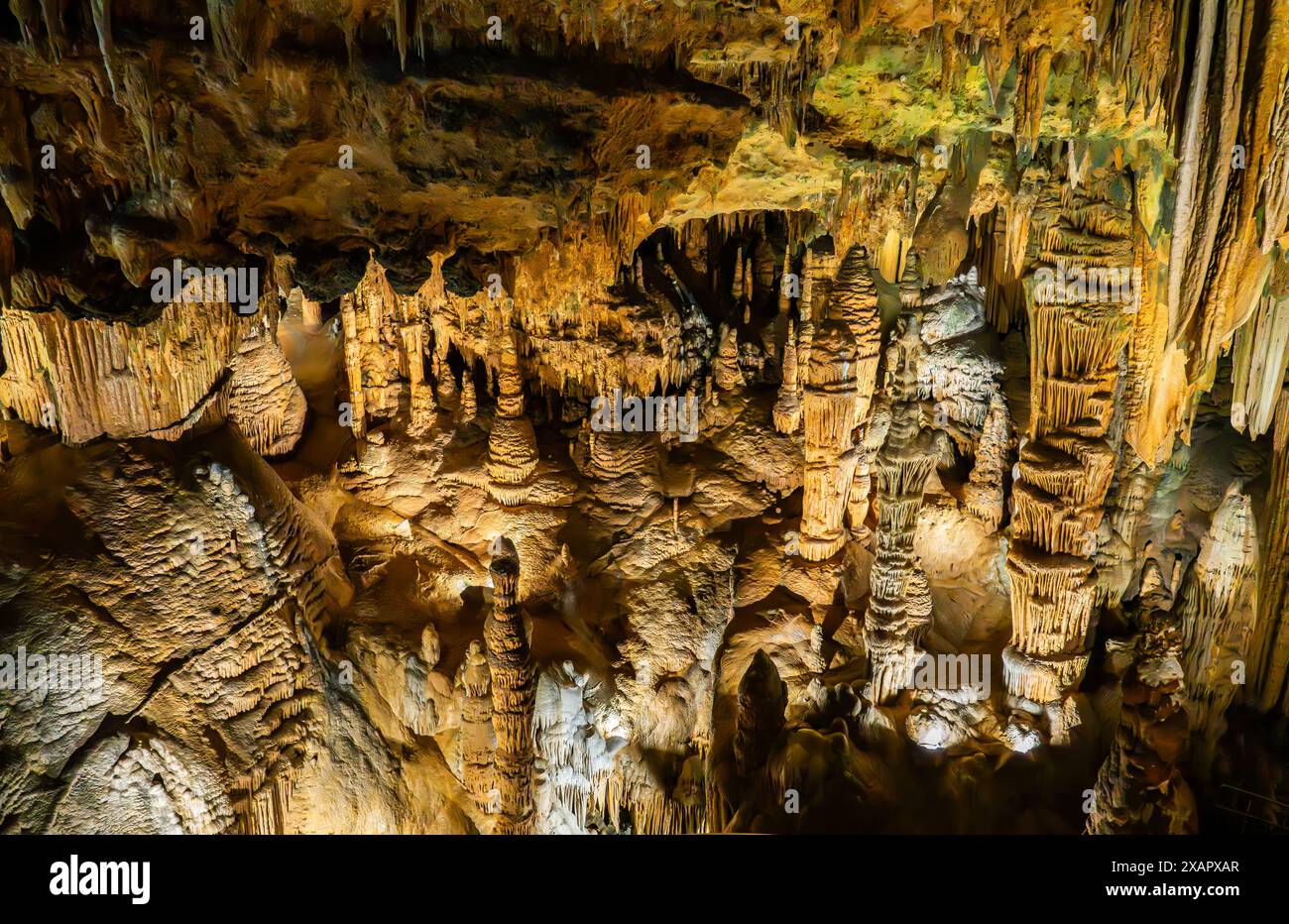 Luray Caverns, previously Luray Cave, water reflections. The cavern ...