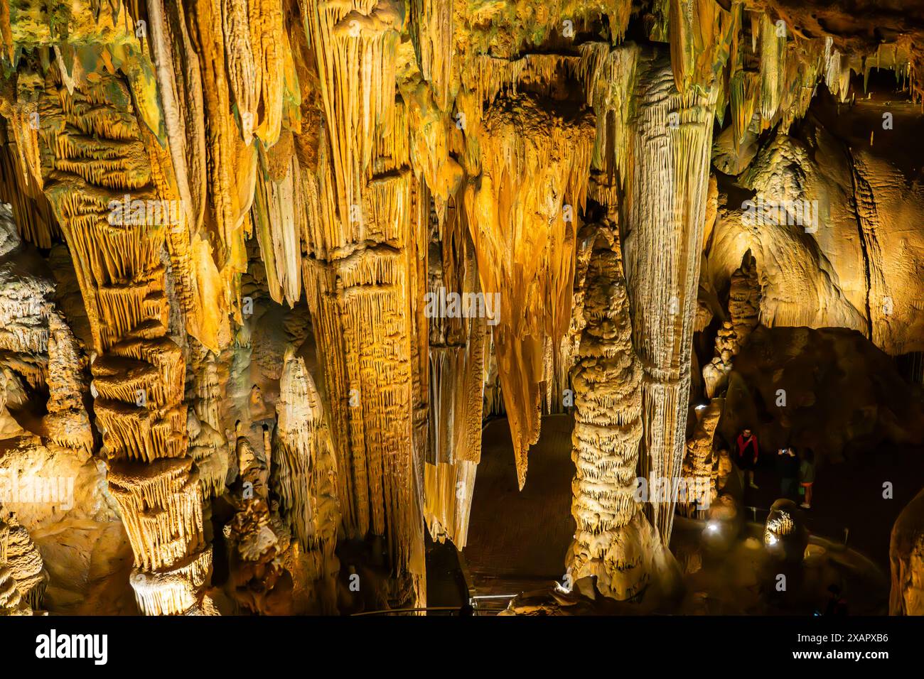 Luray Caverns, previously Luray Cave, water reflections. The cavern ...