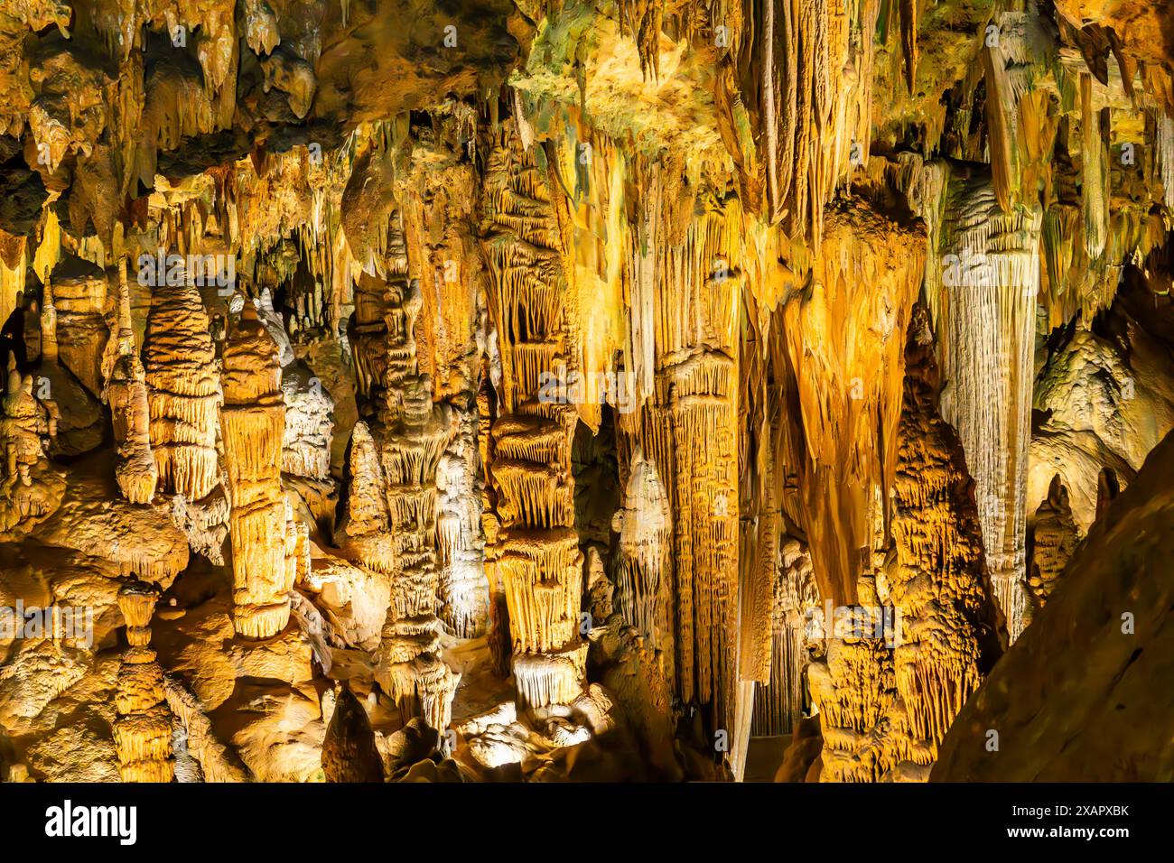 Largest caverns hi-res stock photography and images - Alamy