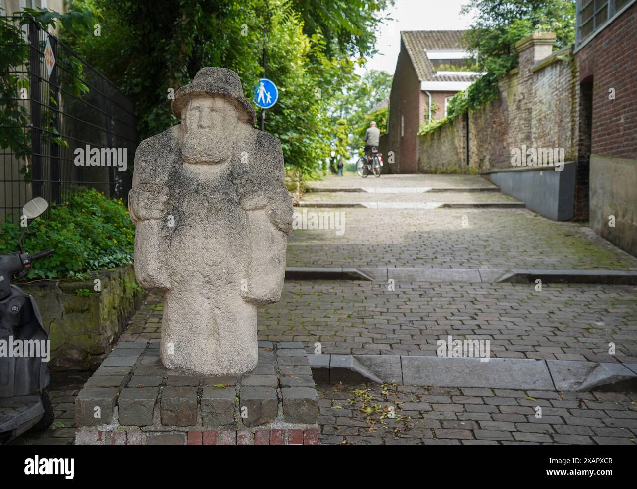 Statue of Zefke Mols at start of City Walls of Sittard, Limburg ...