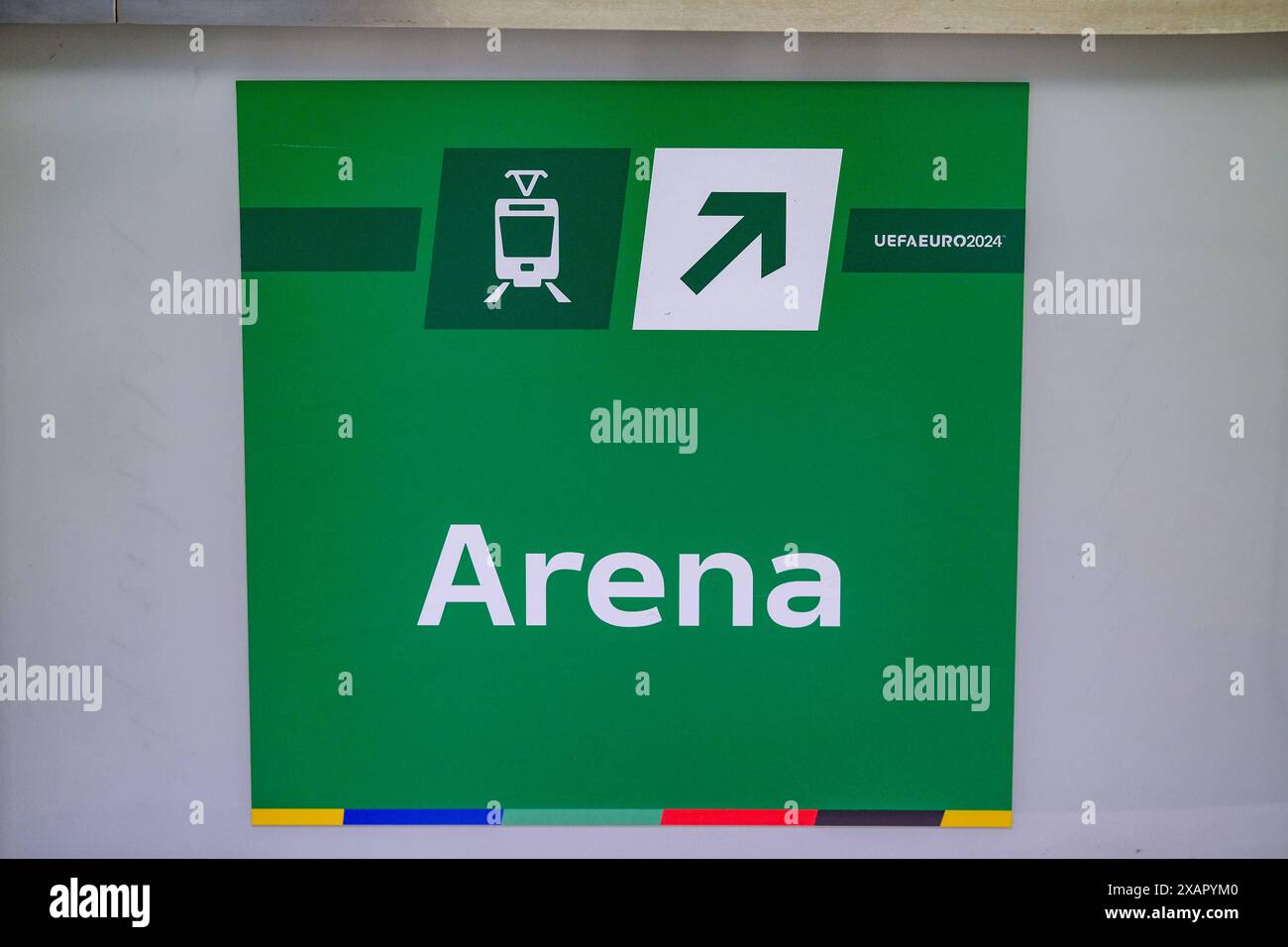 Düsseldorf 08.06.2024 Rheinbahn Haltestelle Tram Strassenbahn U-Bahn ...