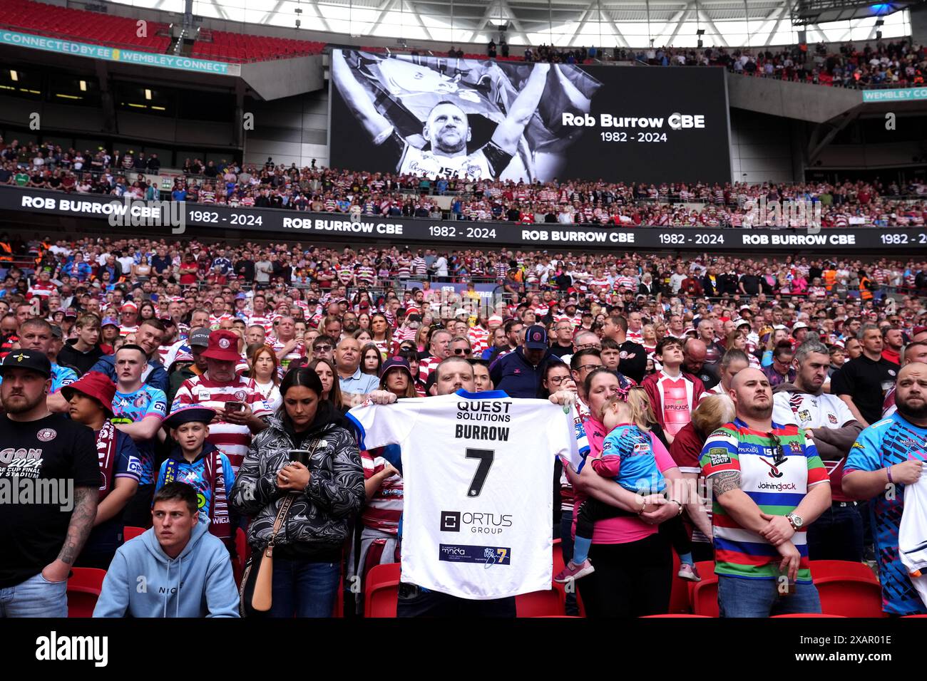 Fans pay tribute to Rob Burrow ahead of the Betfred Challenge Cup final ...