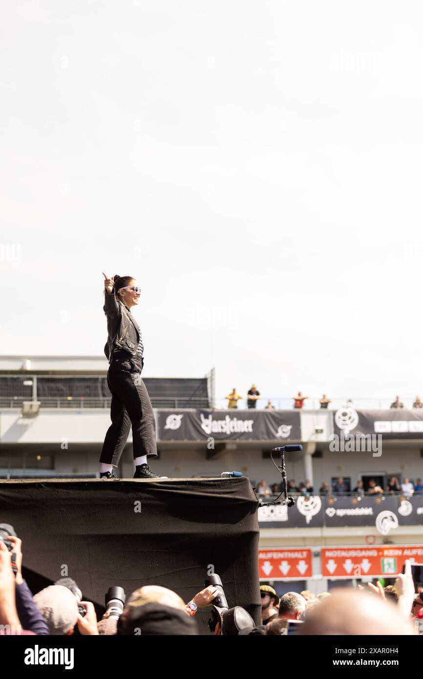 Aimee Allen Gesang während des Auftritts der amerikanische Ska-Punk ...