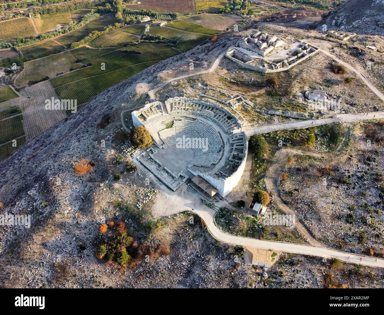 Ancient greek city of segesta hi-res stock photography and images - Alamy