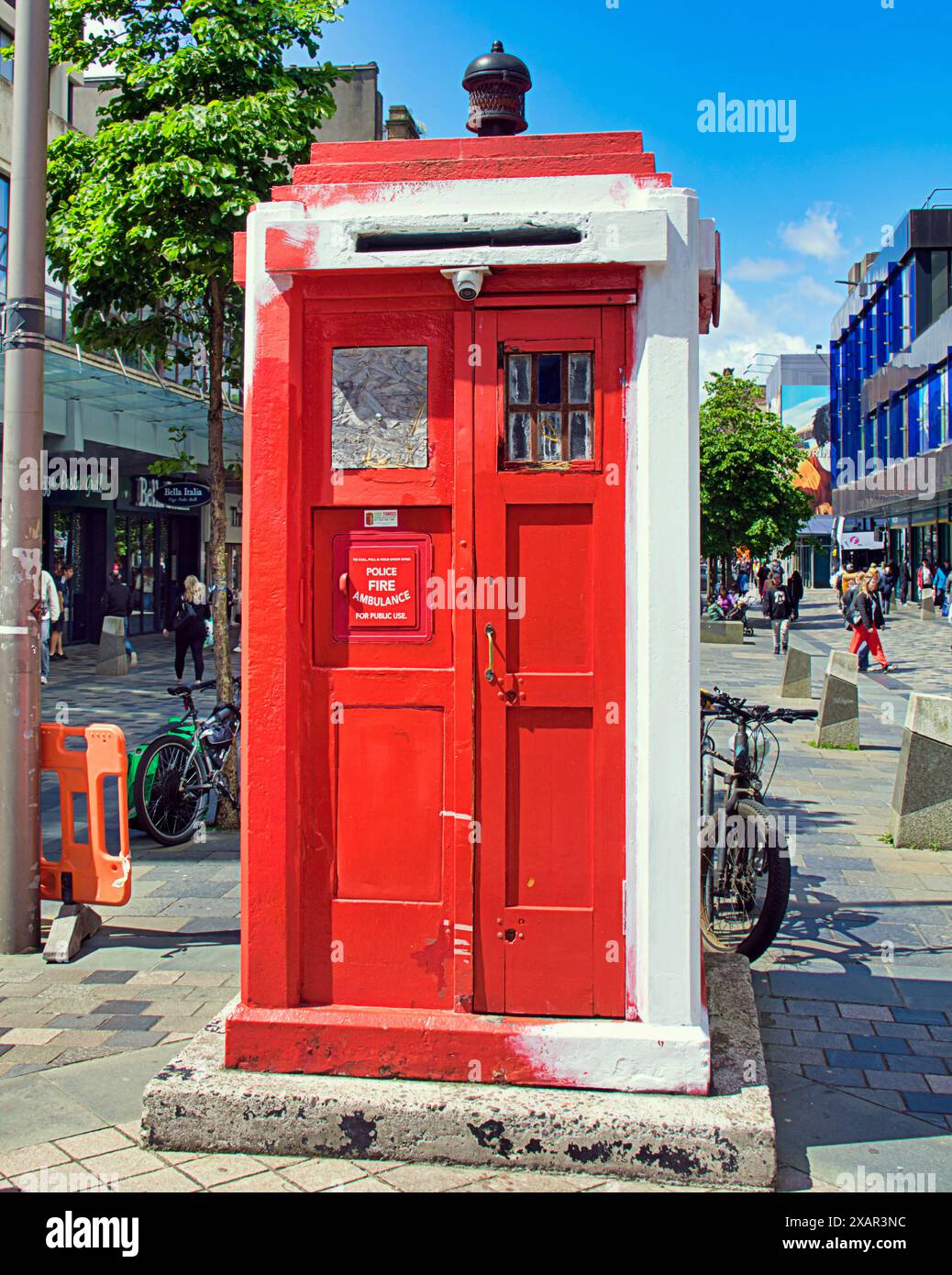 Glasgow, Scotland, UK. 8th June, 2024: UK Weather: Sick tardis in ...