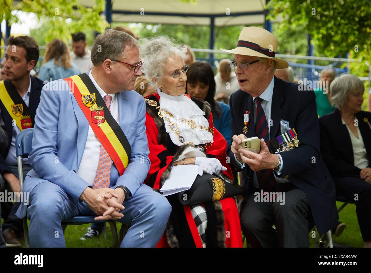 The Mayor of Hythe, Councillor Penny Graham (centre) with John Astor ...