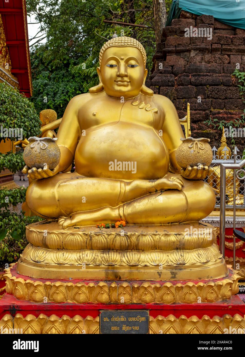 Laos temple statue gold buddha hi-res stock photography and images - Alamy