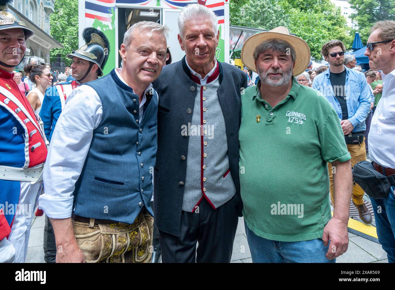 Beim 866. Stadtgeburtstag am Rindermarkt , v. l. Gregor Lemke ...