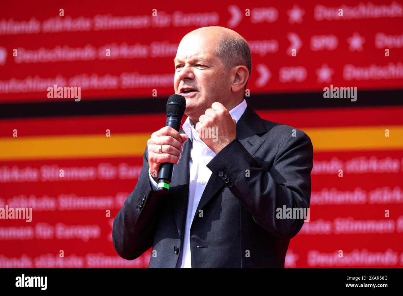 Duisburg, Germany. 08th June, 2024. Federal Chancellor Olaf Scholz (SPD ...