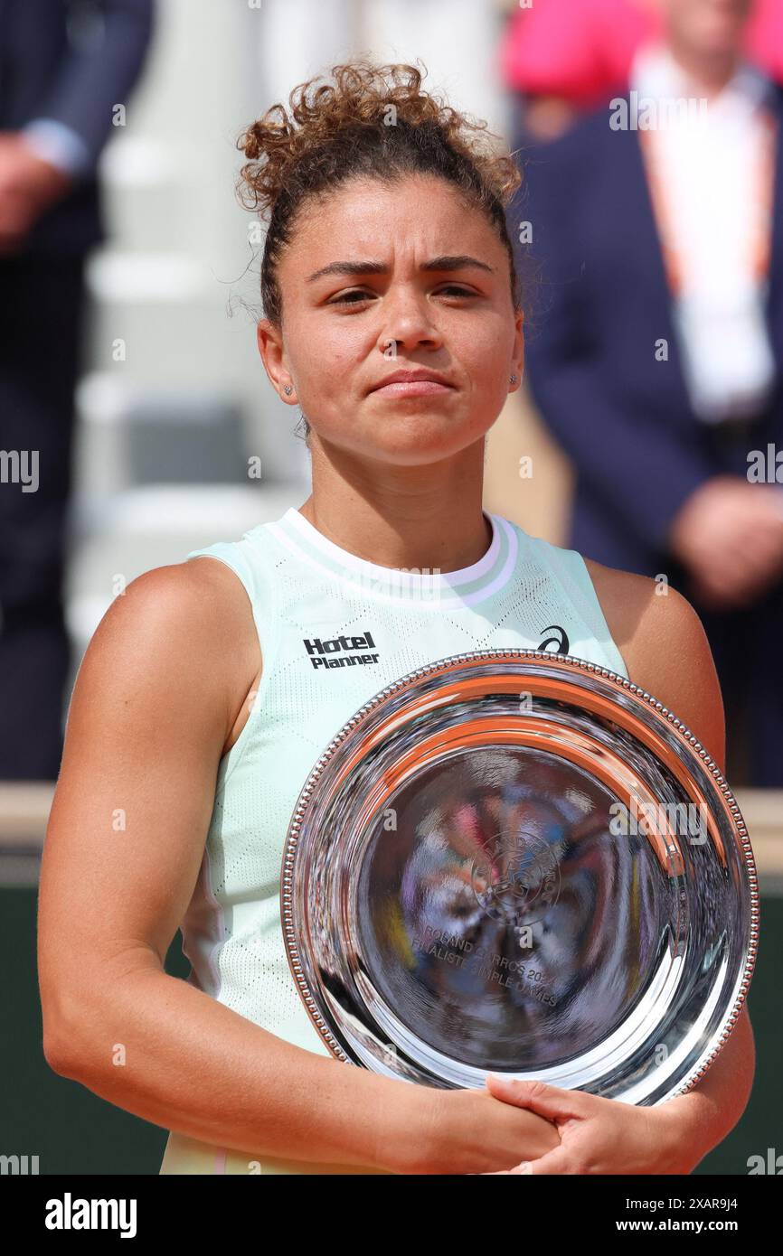Paris, France. 08th June, 2024. Jasmine Paolini and Iga Swiatek wins the women's final during ...