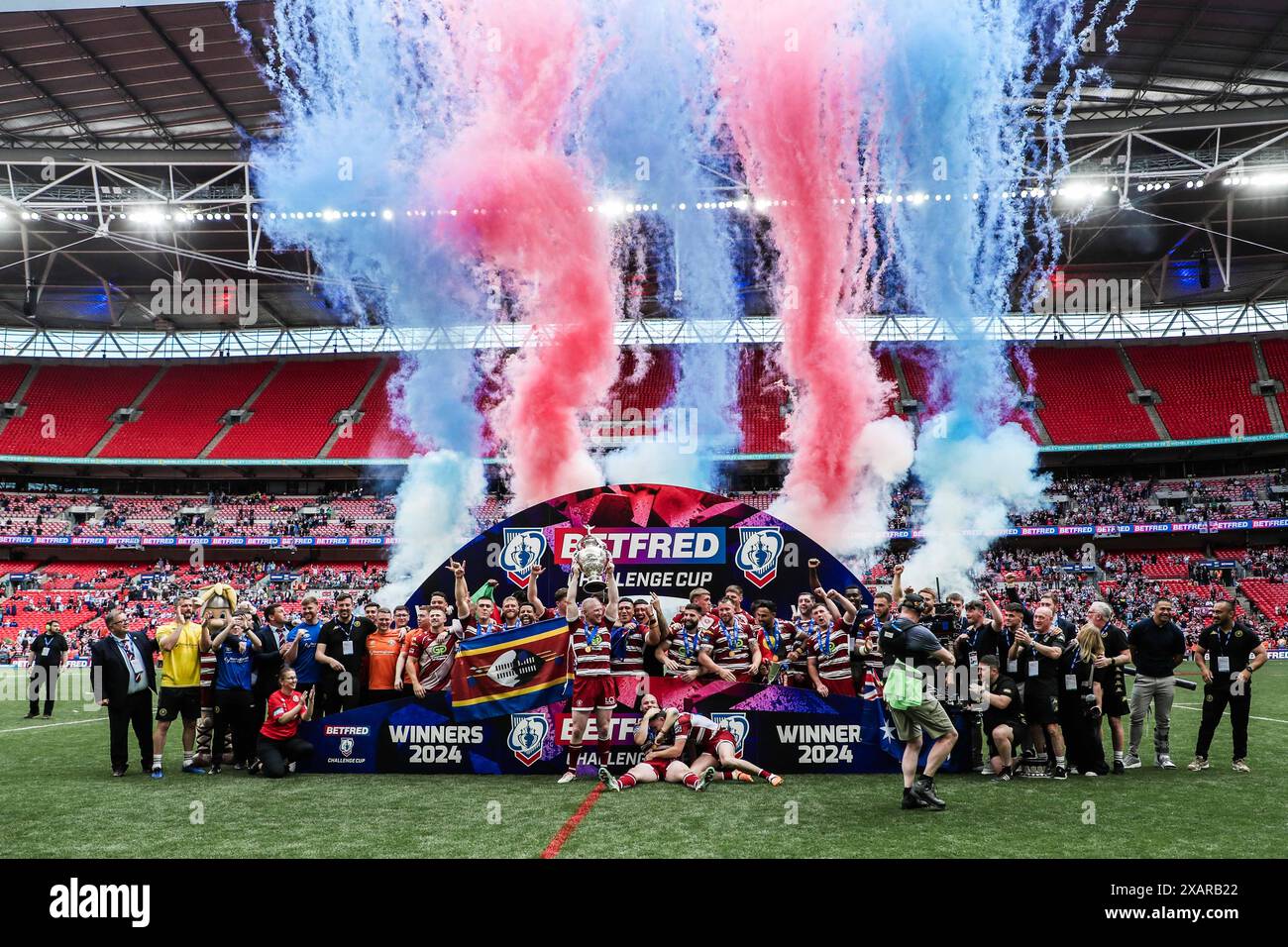 Wigan Warriors lift the trophy following the Betfred Challenge Cup ...