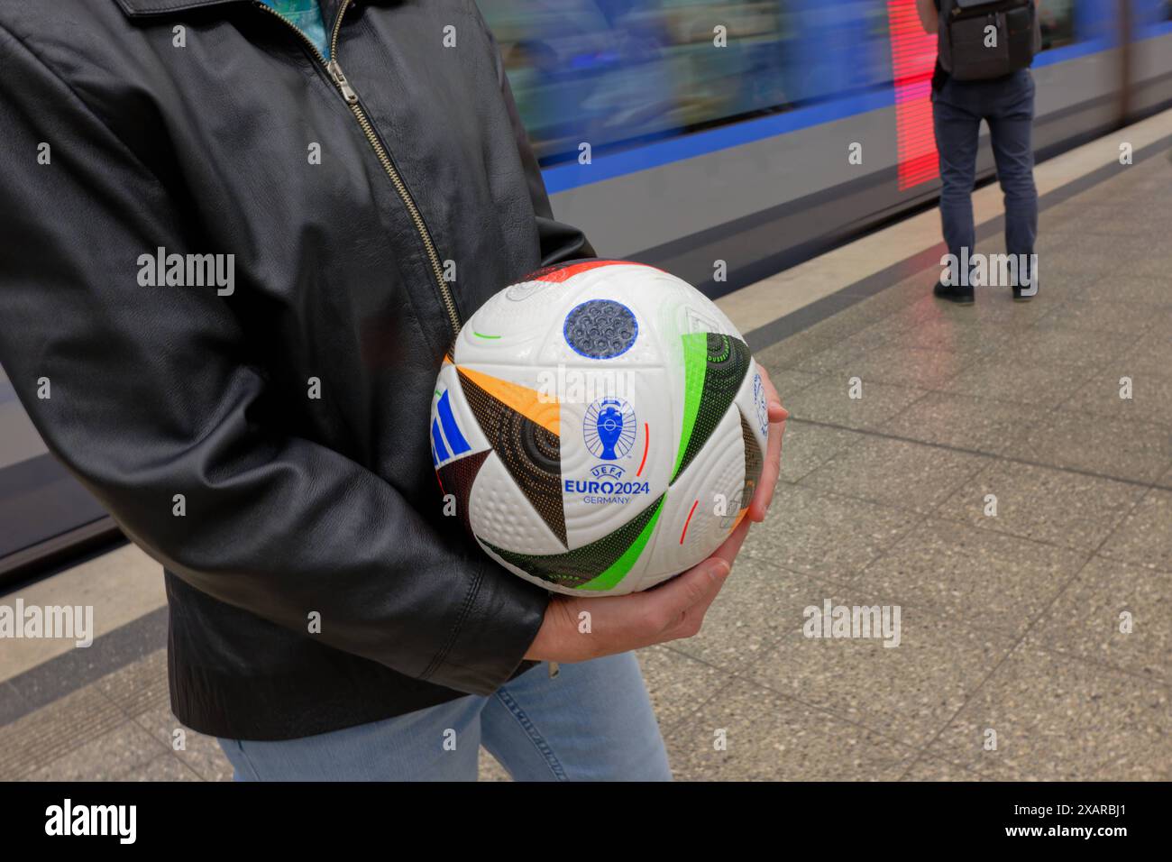 Endlich kommt die Fussball- Europameisterschaft auch nach München ...