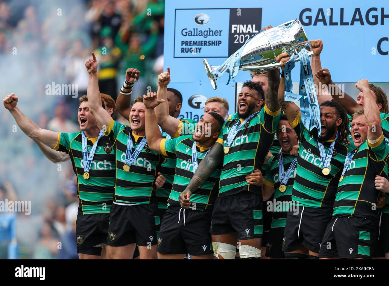 Gallagher premiership rugby trophy hi-res stock photography and images ...