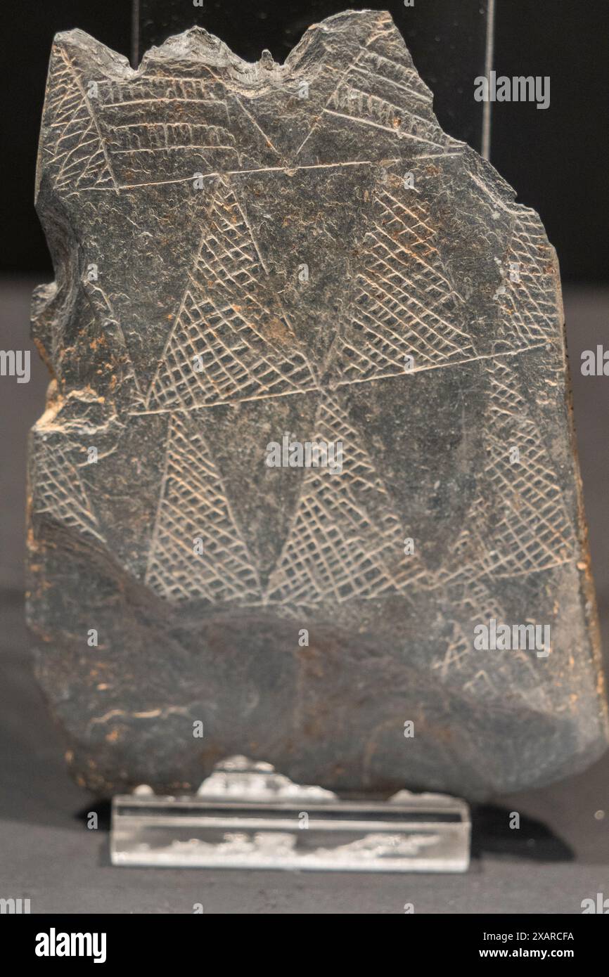 Fragmented plate idol with triangular incised decoration, Chalcolithic ...