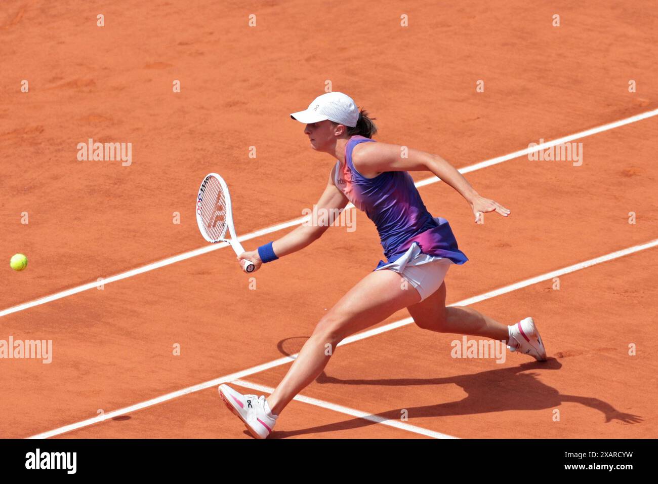 Iga swiatek forehand hi-res stock photography and images - Alamy