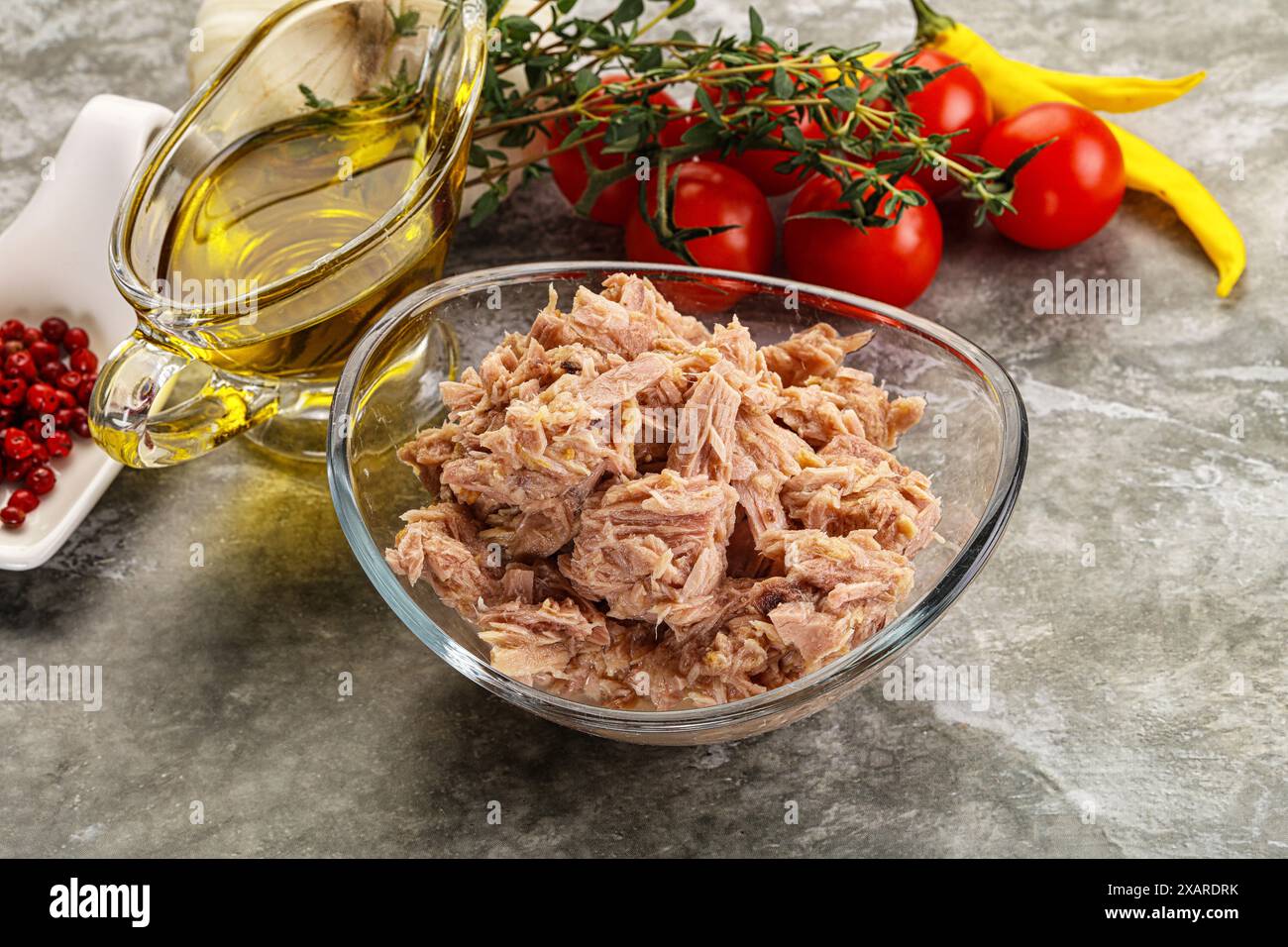 Canned tuna fillet with oil for salad Stock Photo - Alamy