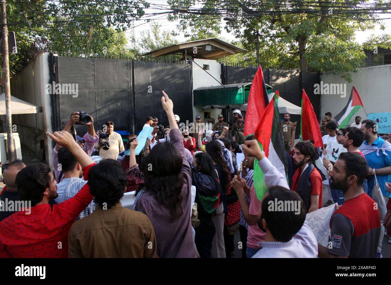Members of Progressive Students Federation are holding protest ...