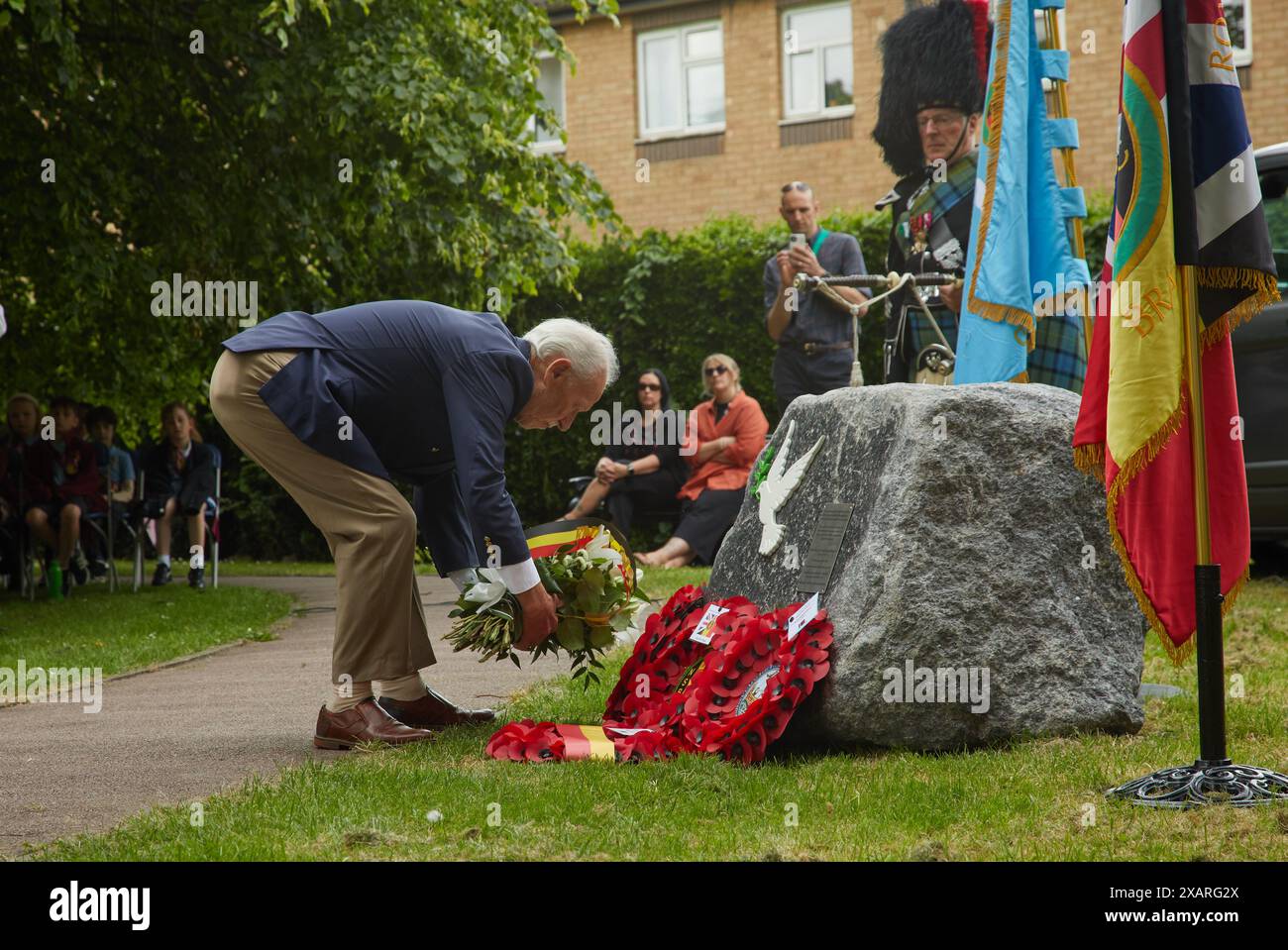 Leon De Turck laying a wreath at the unveiling ceremony of The Peace ...