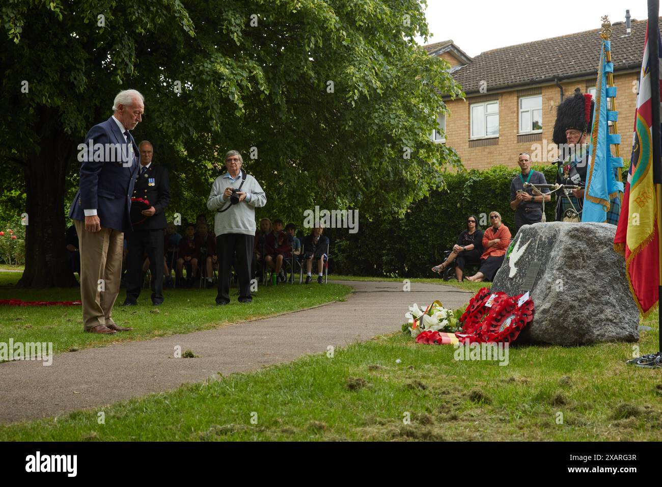 Leon De Turck laying a wreath at the unveiling ceremony of The Peace ...