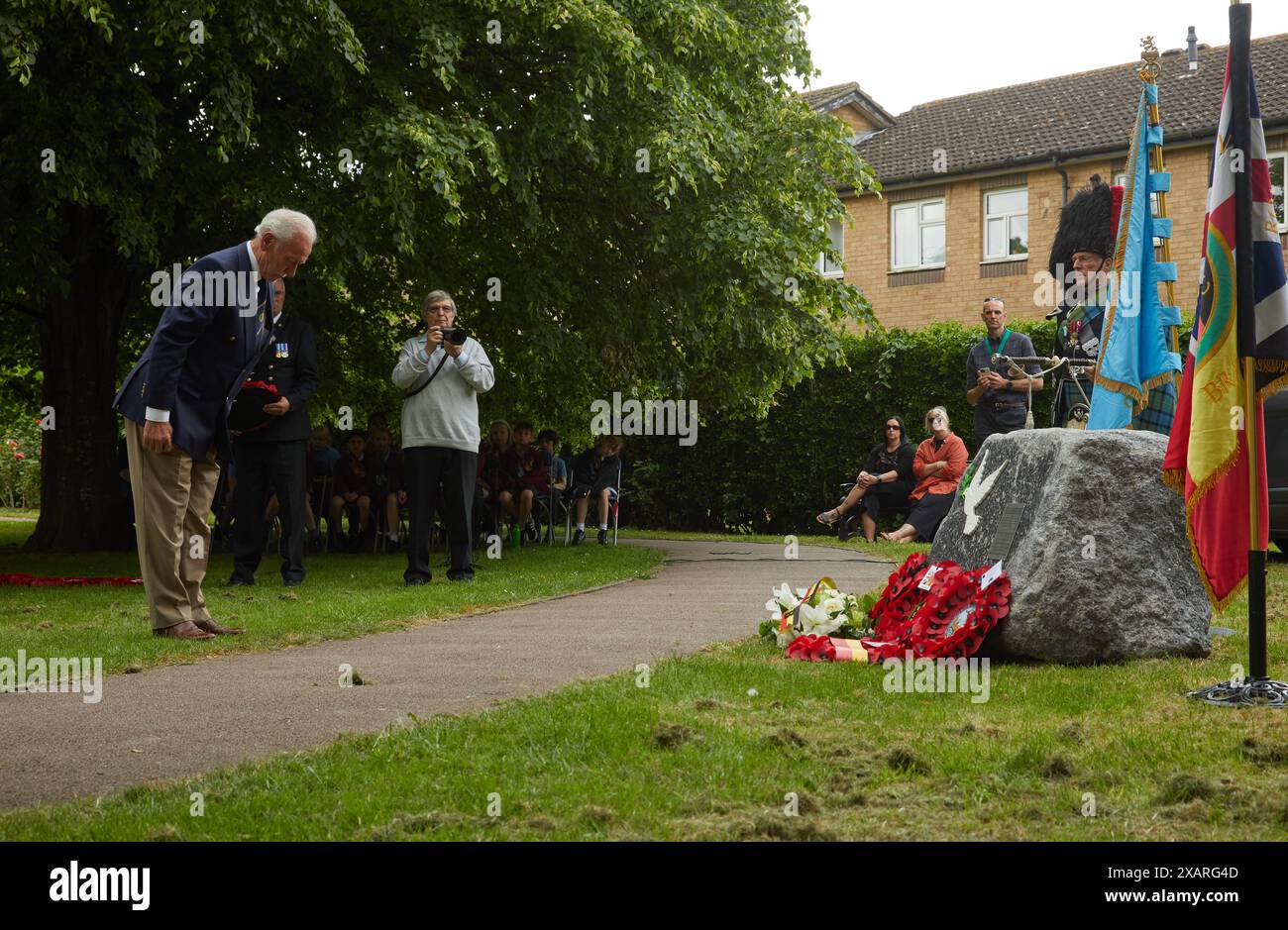 Leon De Turck laying a wreath at the unveiling ceremony of The Peace ...