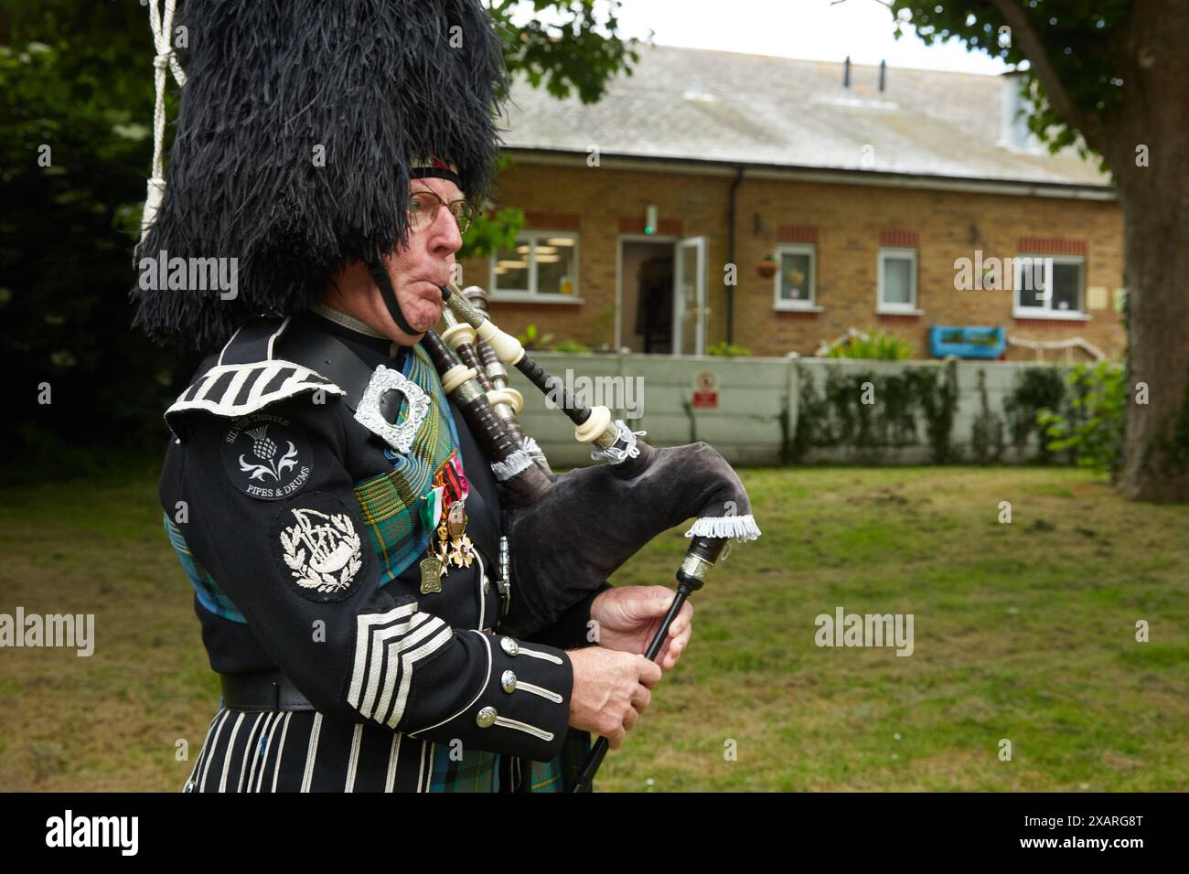 Pipe Major Diederik De Jaeger at the unveiling ceremony of The Peace ...